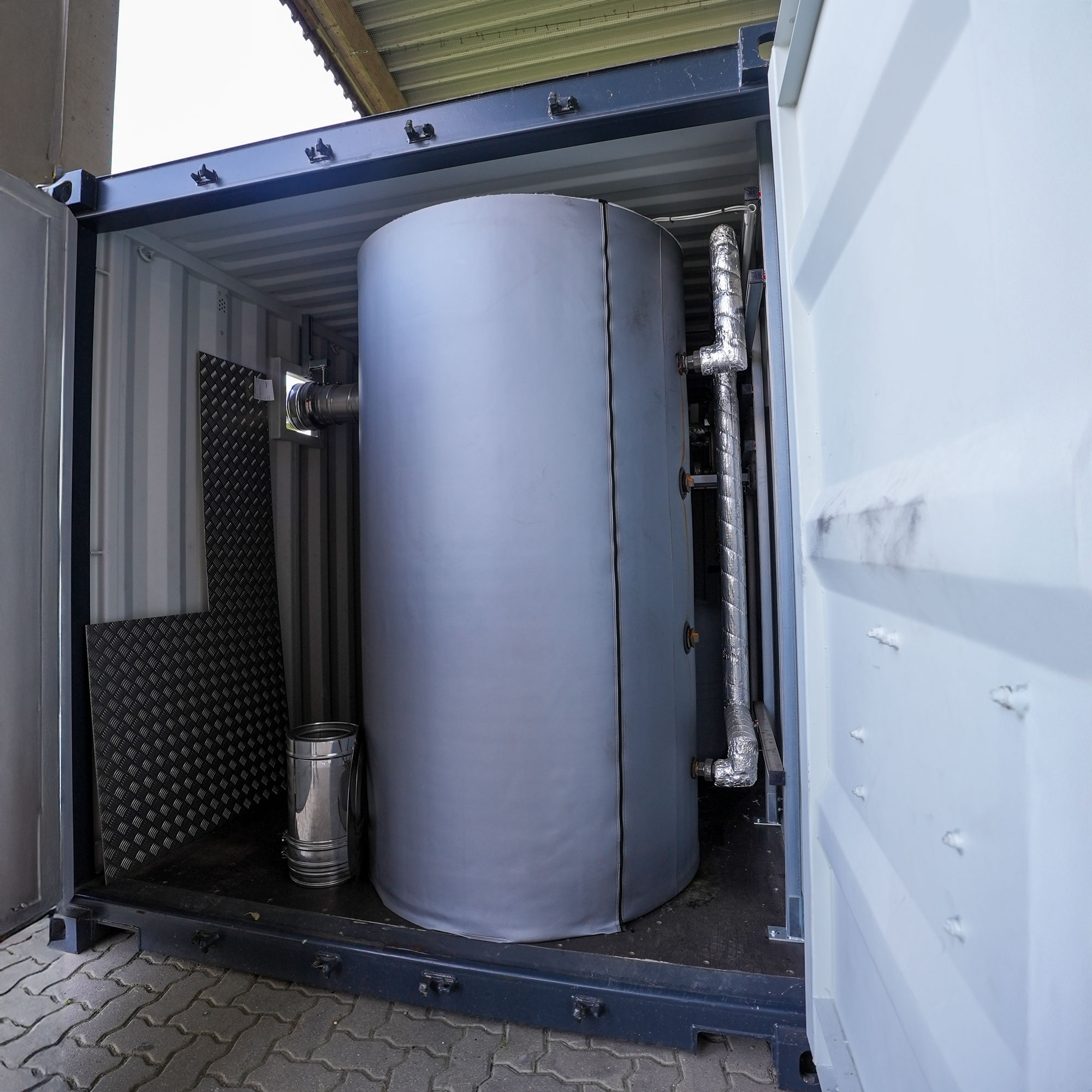 Hackschnitzelheizung im Container auf Obstgut Schönborn